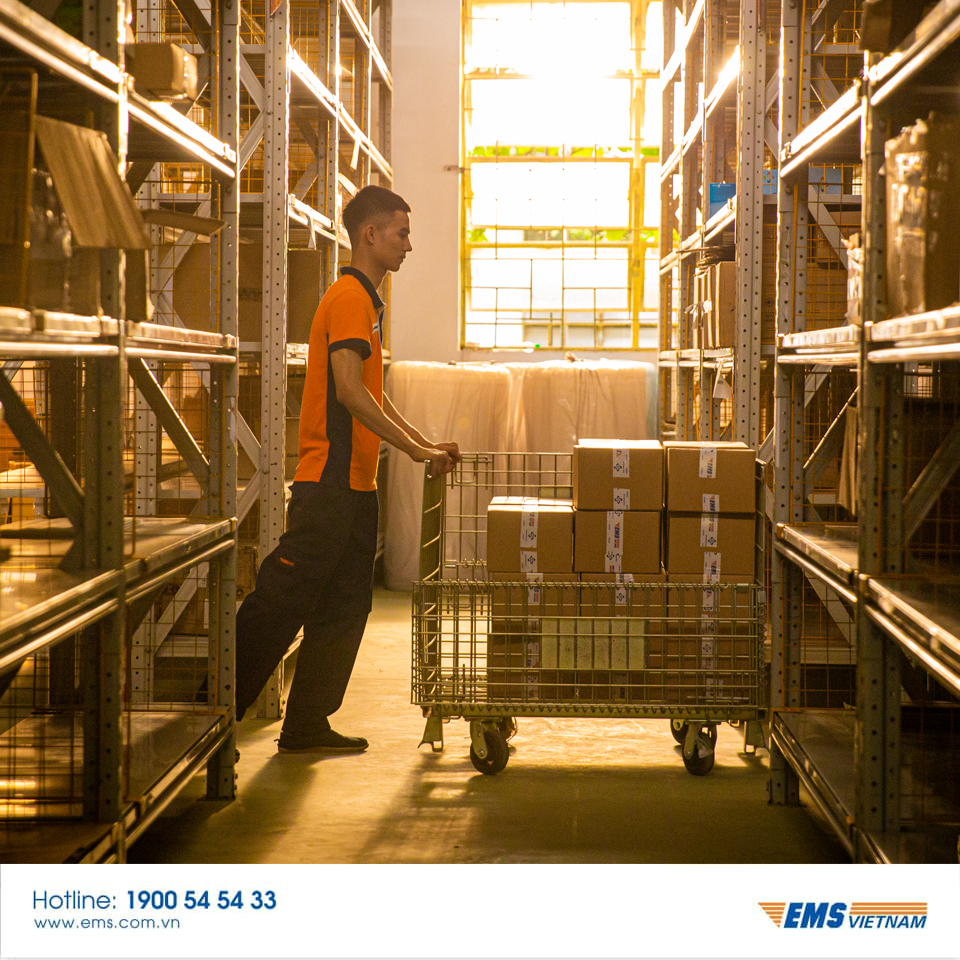 EMS | Logistics - "át chủ bài" trong cuộc đua thương mại điện tử